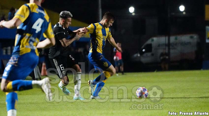 RIESTRA: Noticias, plantel, fixture y goleadores | Solo Ascenso